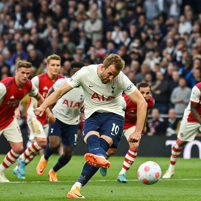 Twitter erupts as Arsenal dismantle 10-man Tottenham in emphatic 3-1 ...