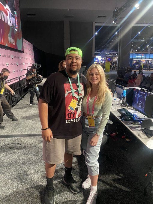 Twitch streamer LuluLuvely makes an epic outplay at Twitch Rivals: Apex ...