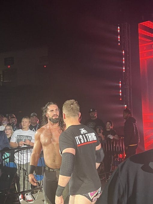 [PHOTO] Seth Rollins does The Shield's pose with two current WWE Superstars