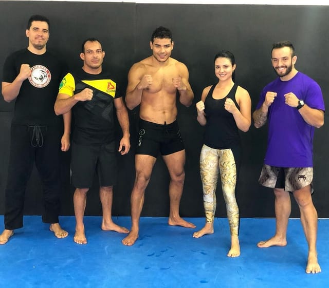 Who is Paulo Costa's girlfriend, Tamara Alves?
