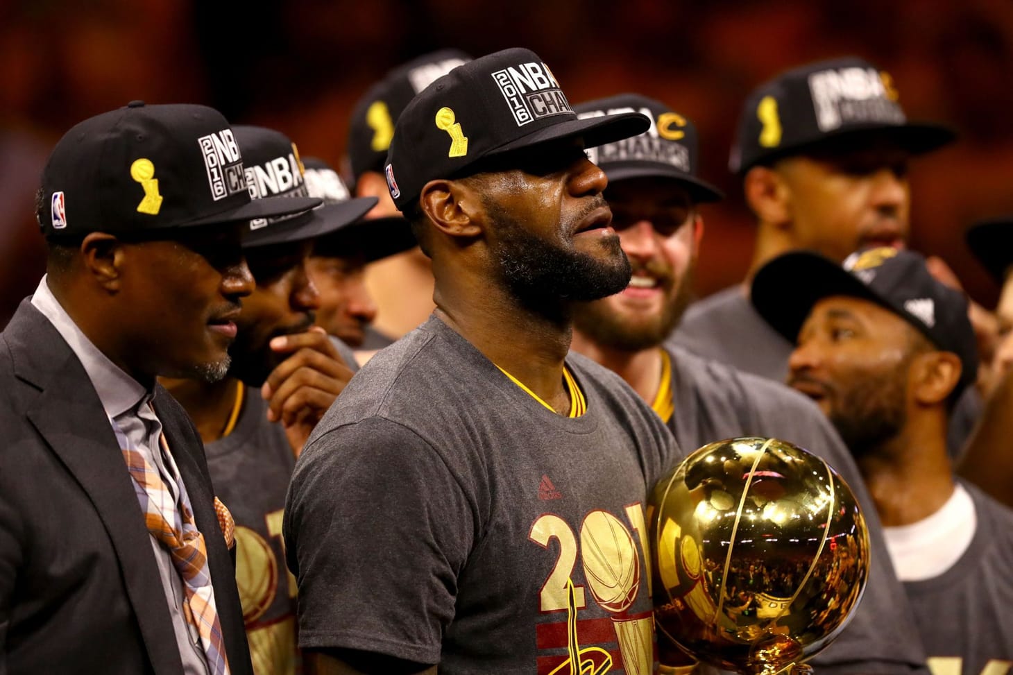 LeBron James' debut game in the NBA: A showcase performance in a losing ...
