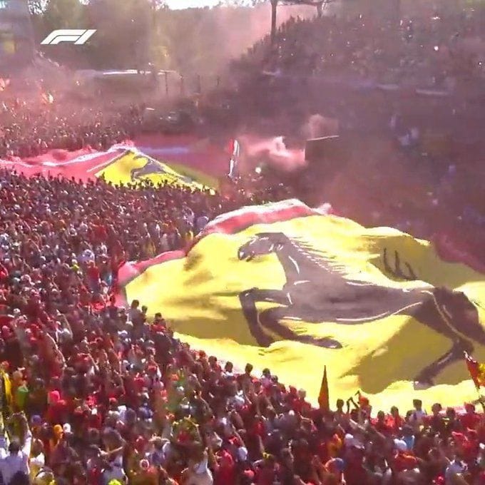 3 F1 teams with most consecutive podiums on a circuit