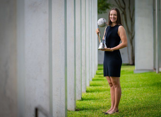 In pictures: Iga Swiatek dazzles while being presented with year-end ...