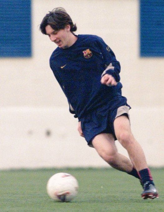 Alejandro Garnacho emulates Lionel Messi's iconic Barcelona celebration ...