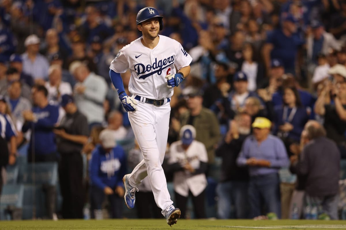 Los Angeles Dodgers fans concerned by team signing pitcher Clayton ...