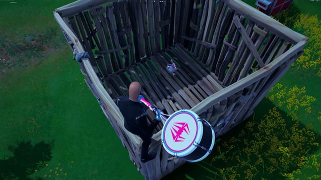 Fortnite: How to throw chicken