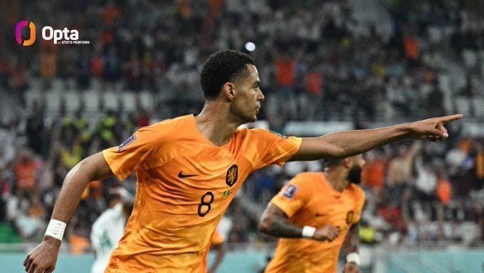 Twitter explodes as Coady Gakpo and Davy Klaassen score late goals in ...