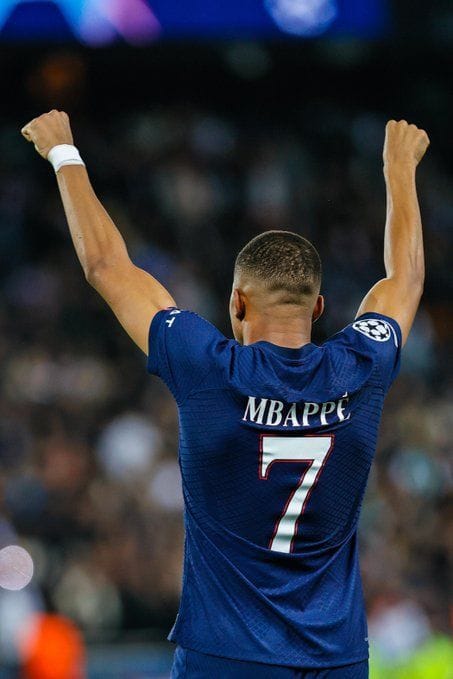 Twitter erupts as Kylian Mbappe takes center stage in PSG's 2-1 win ...