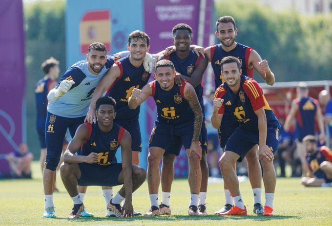 "They don’t trust" - Manchester United legend Gary Neville claims Luis ...