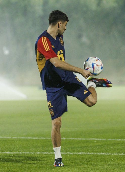 Glenn Hoddle says Spain and England midfielders could emerge as ...