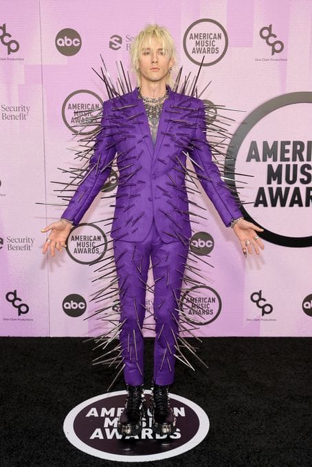 "Gabe Lewis from The Office as Lady Gaga": Machine Gun Kelly sports ...