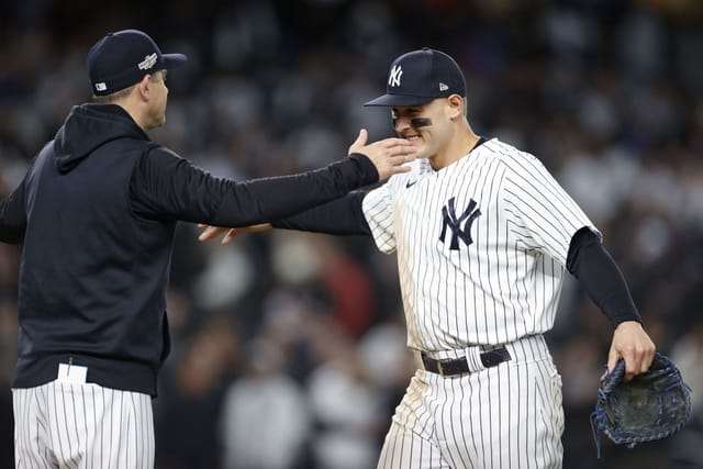 New York Yankees fans ecstatic as team re-signs slugger Anthony Rizzo ...