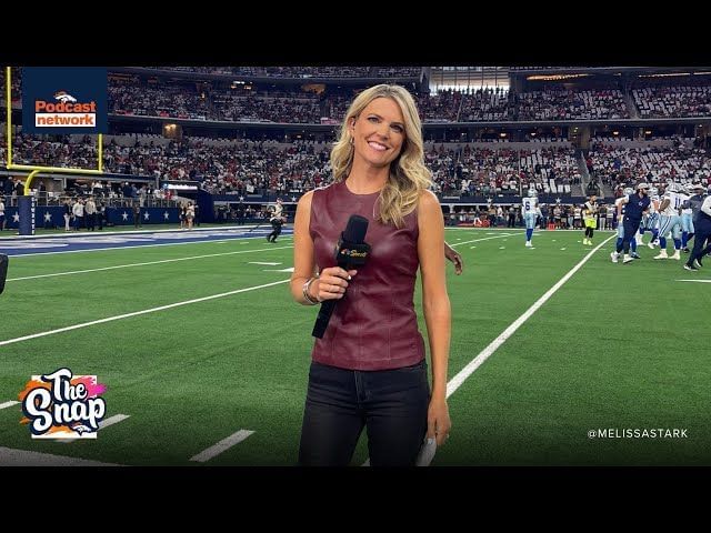 Who are the commentators on Sunday Night Football?