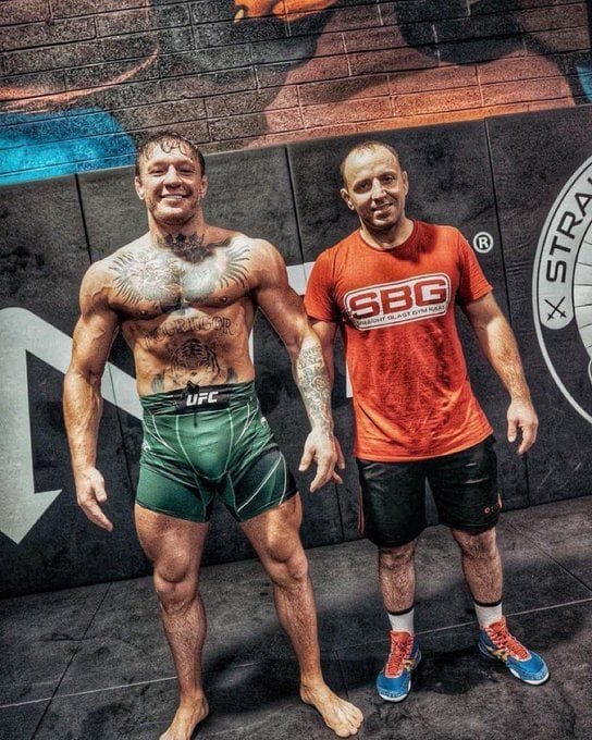 Conor McGregor sticks with claim that he currently weighs 265 pounds