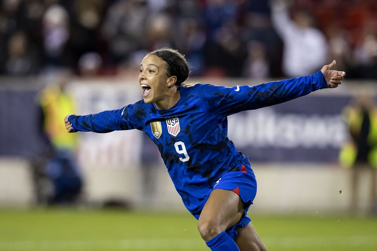 Who Is Dansby Swanson Engaged To Meet Star Soccer Player Mallory Pugh
