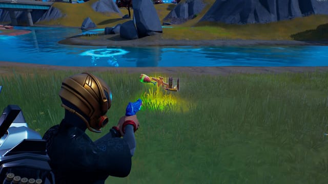 Fortnite: How to loot a legendary weapon from an eliminated player