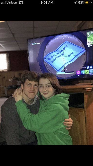 Fortnite: How one player arranged perfect prom proposal in-game