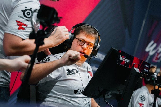 FaZe Clan vs Ninjas in Pyjamas at CS:GO BLAST Premier Fall Finals 2022 ...