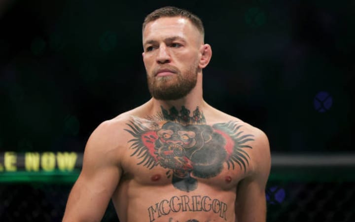 Conor McGregor's new post of him choking himself has fans crying "Cocaine!"