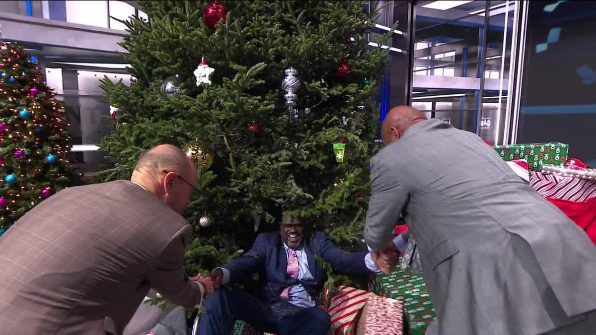 Shaquille O’Neal dives headfirst into Christmas tree after Ernie ...