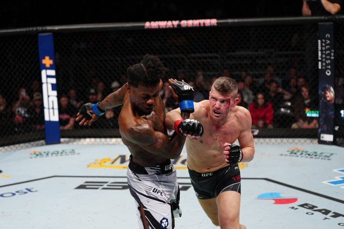 Who won the UFC fight last night (December 3, 2022)?