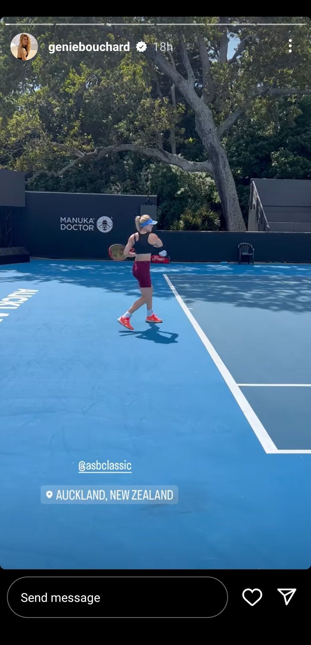 Watch: Eugenie Bouchard makes young fan's day by writing her a note
