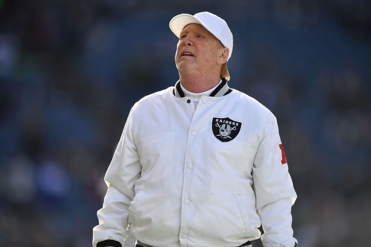 Fans roast Raiders owner Mark Davis’ bizarre fit for NFL owner meeting