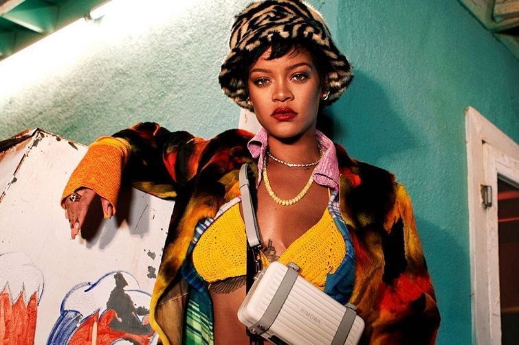 What perfume does Rihanna wear?