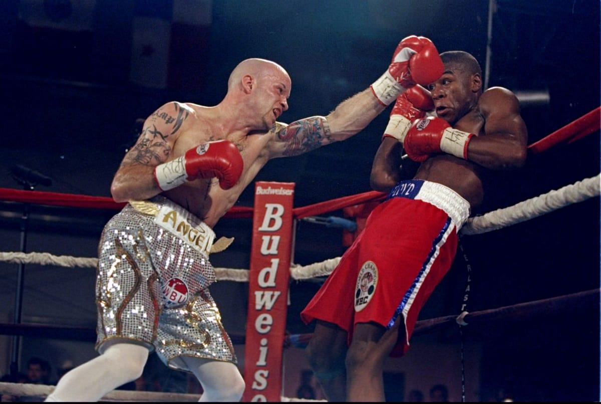On This Day in 1998: Floyd Mayweather Jr. KO's Angel Manfredy in his ...
