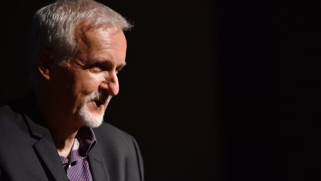 Avatar Way of the Water: James Cameron flips off fans waiting for his ...