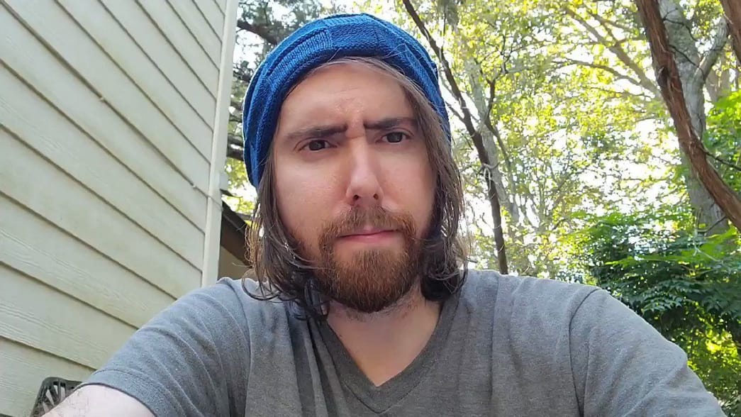 How old is Asmongold?