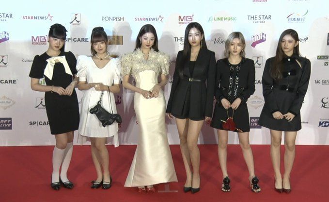 “What are their stylists doing?”: IVE Wonyoung’s outfit at the 2022 AAAs red carpet draws mixed ...