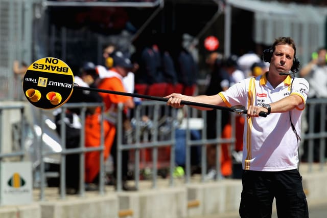 The roles within a Formula 1 pitlane crew