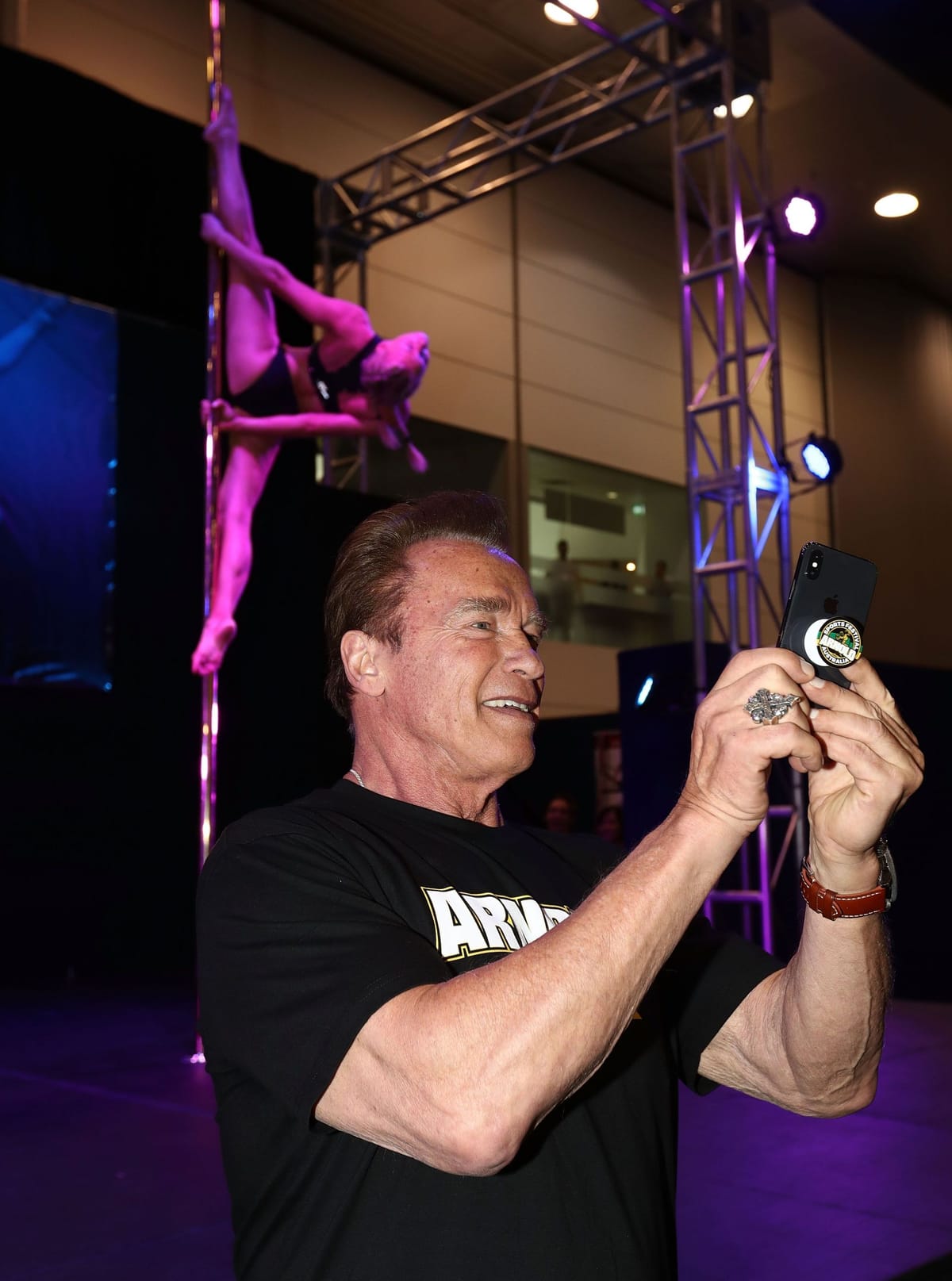 “Mother of a legend!” – Fans react to Arnold Schwarzenegger’s Christmas ...