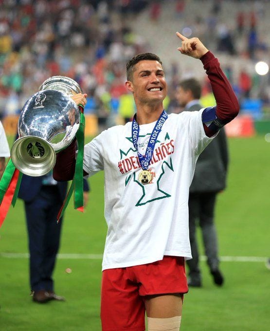 "I don't care about Ronny" - Manchester United fans come up with new ...