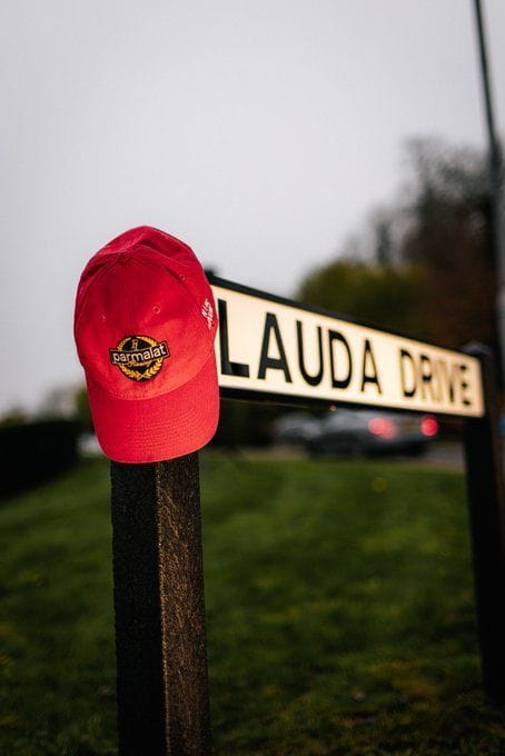 Mercedes honors F1 legend Niki Lauda with a special gesture