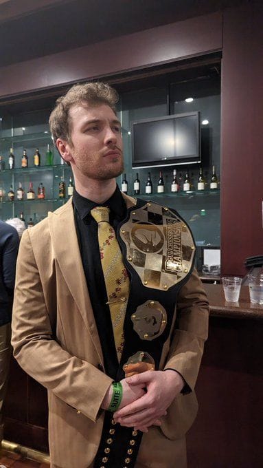 "Watching Ludwig get slapped over and over is so satisfying" - Valkyrae ...