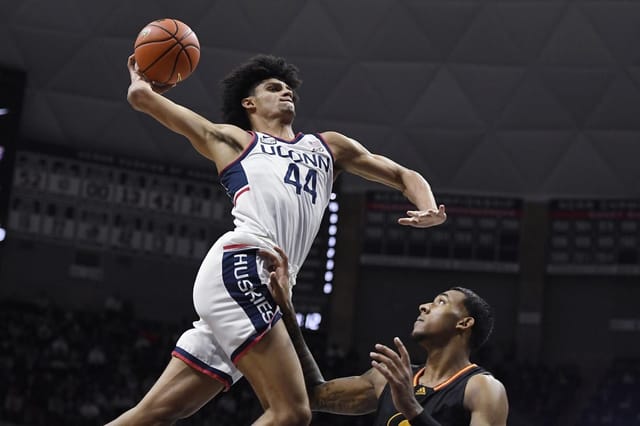 Who is Andre Jackson Jr.? How is the UConn Huskies guard earning his ...