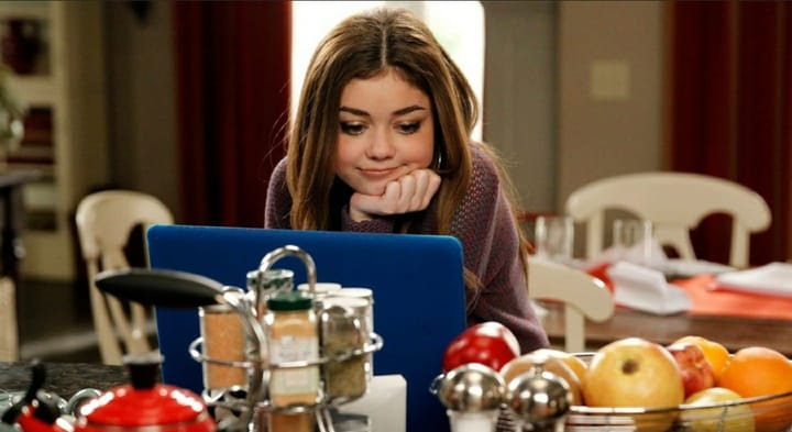 Who plays Haley Dunphy on Modern Family?