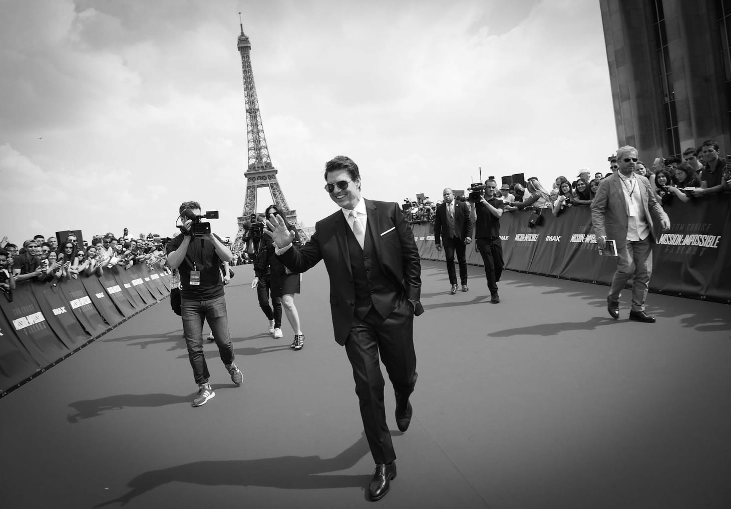 How tall is Tom Cruise?