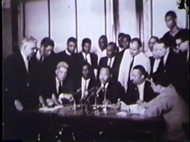 Kareem Abdul-Jabbar celebrates MLK day with an iconic picture of him ...