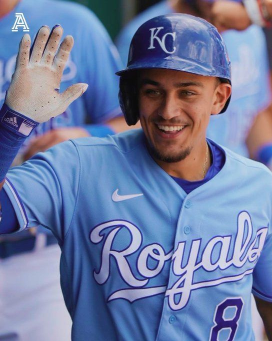 Which MLB legend is managing Italy in the WBC Classic?