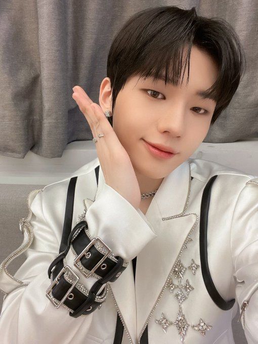 “We will always wait for you”: Fans show support to TNX’s Junhyeok as ...