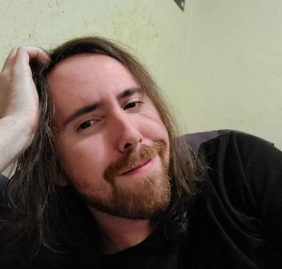 How tall is Asmongold?