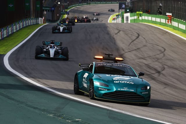 F1 Explained: Why do drivers swerve in a zig-zag motion behind the ...