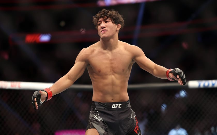 Does 18-year-old Raul Rosas Jr. have brothers who compete in MMA?