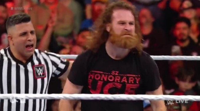 Sami Zayn and The Usos beat 38-year-old star's team in controversial ...
