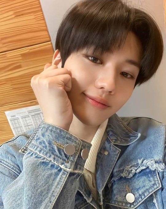 “We will always wait for you”: Fans show support to TNX’s Junhyeok as agency announces his hiatus