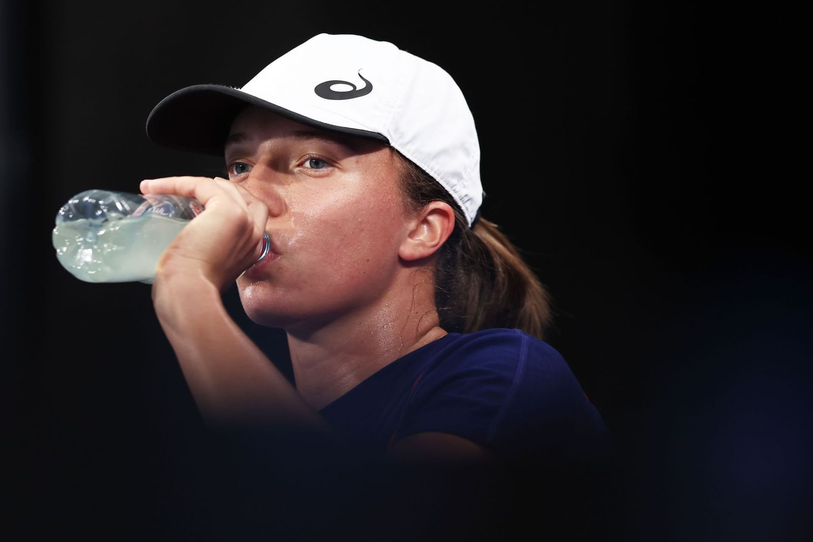 Iga Swiatek opens up about being ashamed of crying on court, breaking ...