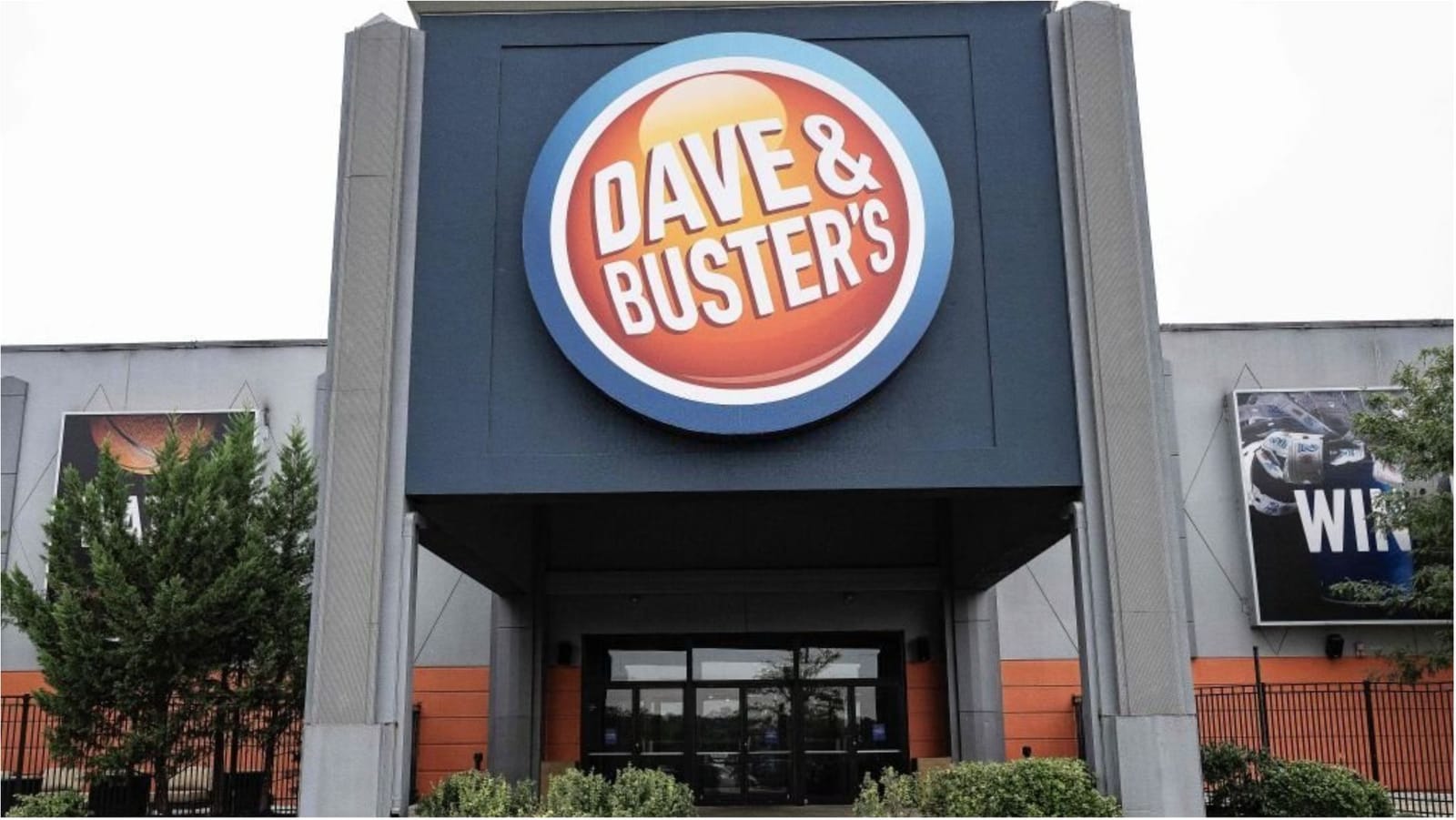 How many Dave and Busters are there? All about the founders as James ...